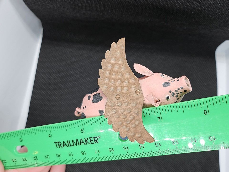 "DICKERY DICKERY DARE THE PIG FLEW UP IN THE AIR" BUSH PRISBY figure ...