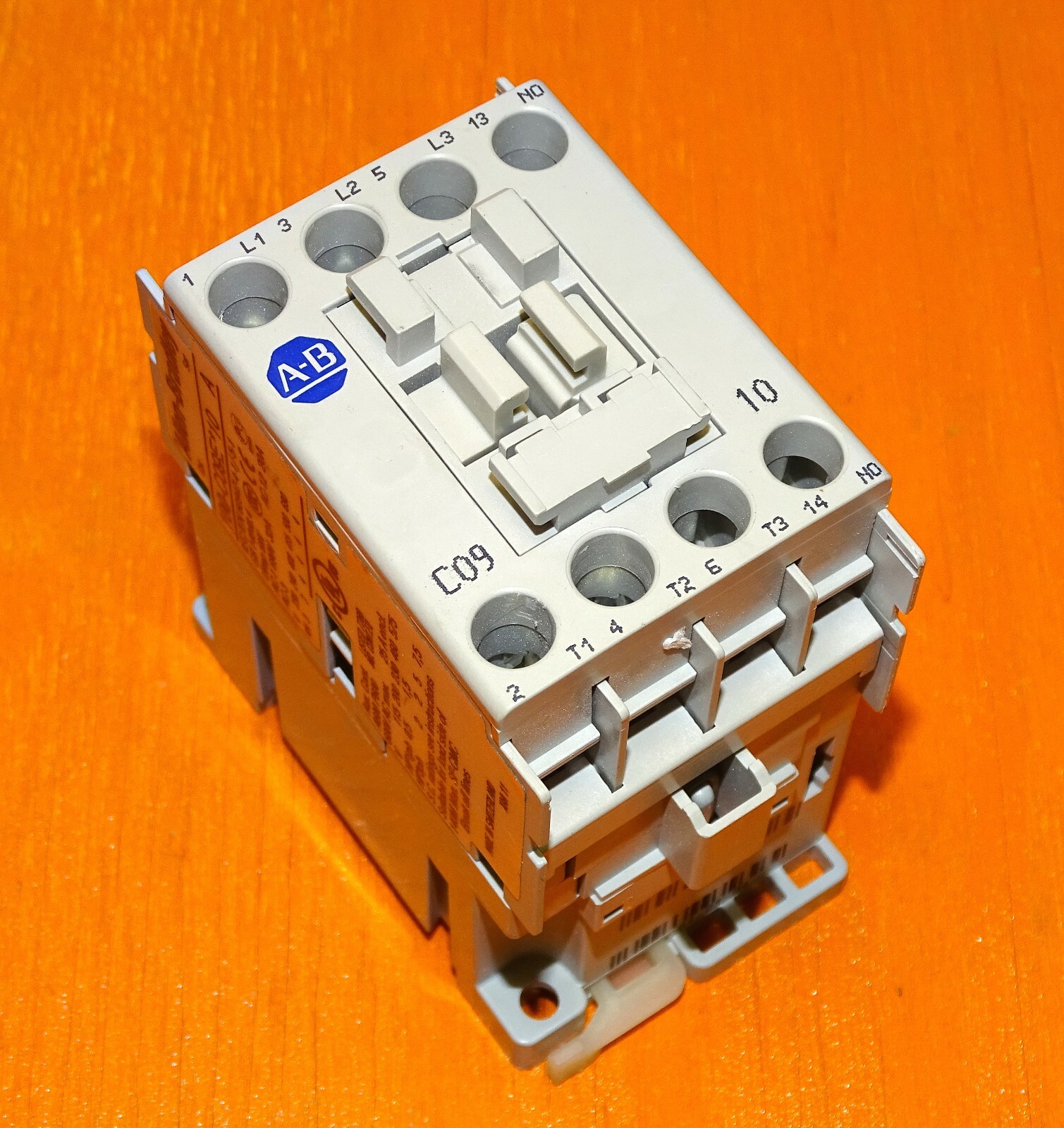 100-C09E*10 Allen Bradley Contactor, Cat #100C09E10, Ser A, 32 Amps, 24 ...