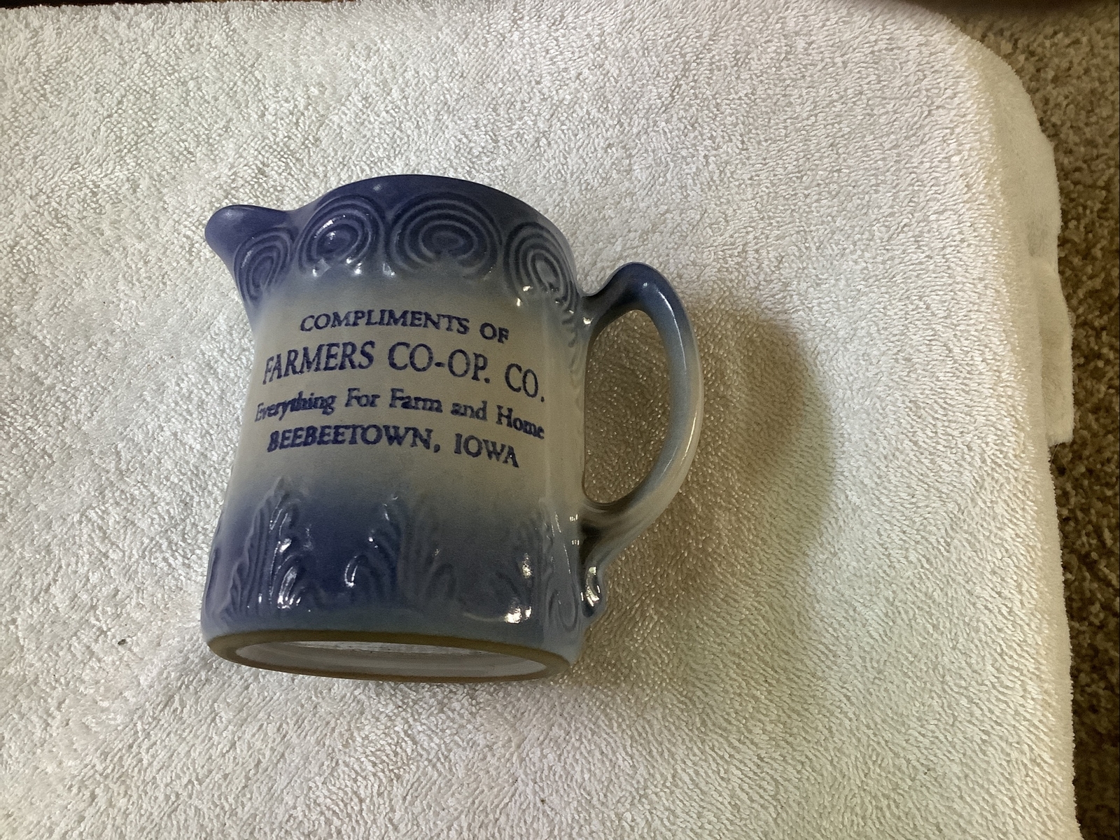 BLUE WHITE RED WING STONEWARE ADVERTISING BEEBEETOWN IOWA PITCHER ...