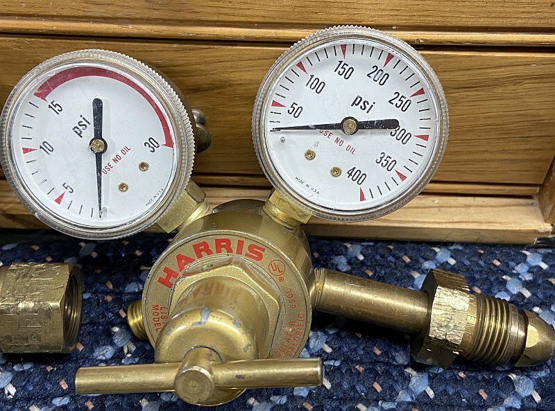 HARRIS WELDING SET 2 REGULATORS - 72-3 TORCH - MODEL 85 HANDLE - D-85 ...