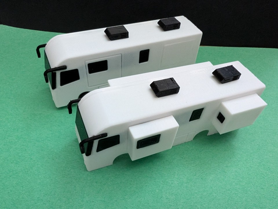 S 1:64 scale Winnebago Journey motorhome 34N RV w rotatable wheels | eBay