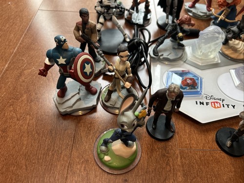 Disney Infinity Lot Of 25 Pieces Marvel Star Wars Pixar Disney Figure ...