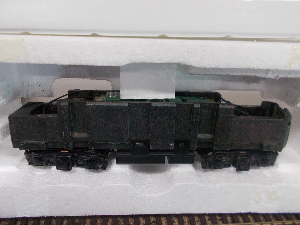 INTERMOUNTAIN ~ CHEASAPEAKE & OHIO F-7B LOCOMOTIVE # 7505 ~ DCC PLUG ...
