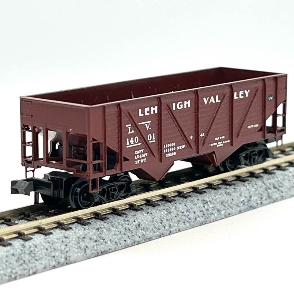 Micro-Trains 57031 Lehigh Valley 33 ft 2 Bay Composite Hopper LV 14001 ...
