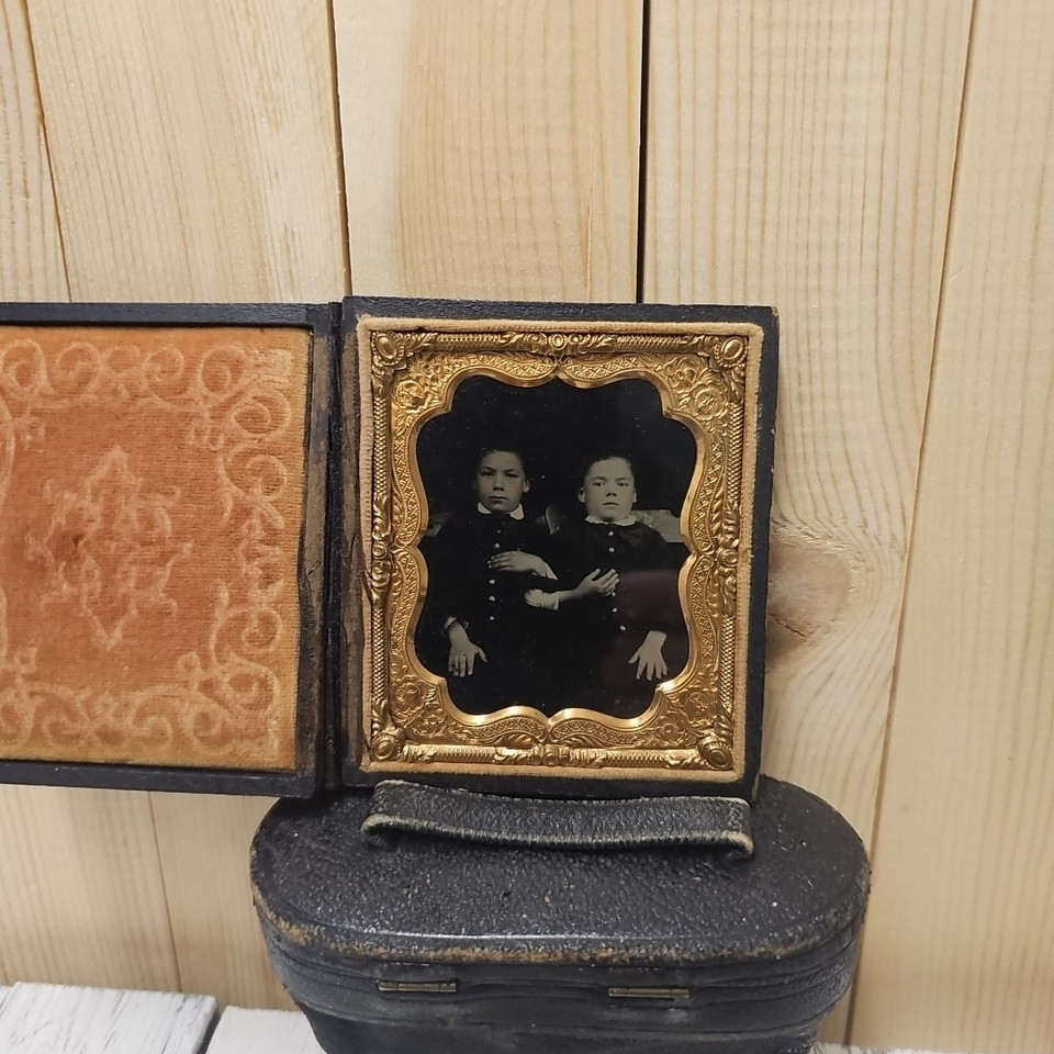 ANTIQUE POST MORTEM TINTYPE VICTORIAN BROTHERS 1 DECEASED | eBay