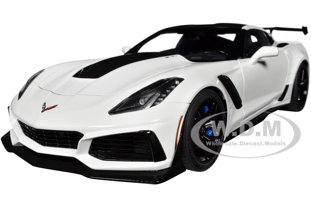 White Chevrolet Corvette C7 Chevy Has 9,000 C7 Corvettes Still Waiting