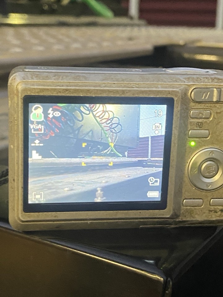 Poloroid i533 Digital 5MP 12x Zoom 2.5" LCD Point & Shoot Pocket Camera ...