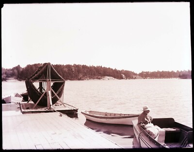 (1) LATE 1800s EARLY 1900s GLASS NEGATIVE, DOCK SCENE W/FISHING NET ...