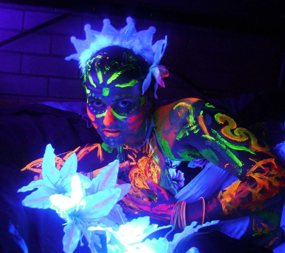 UV BLACK LIGHT BODY PAINT NEON FLUORESCENT GLOW AIRBRUSH GLO NEON PAINT ...