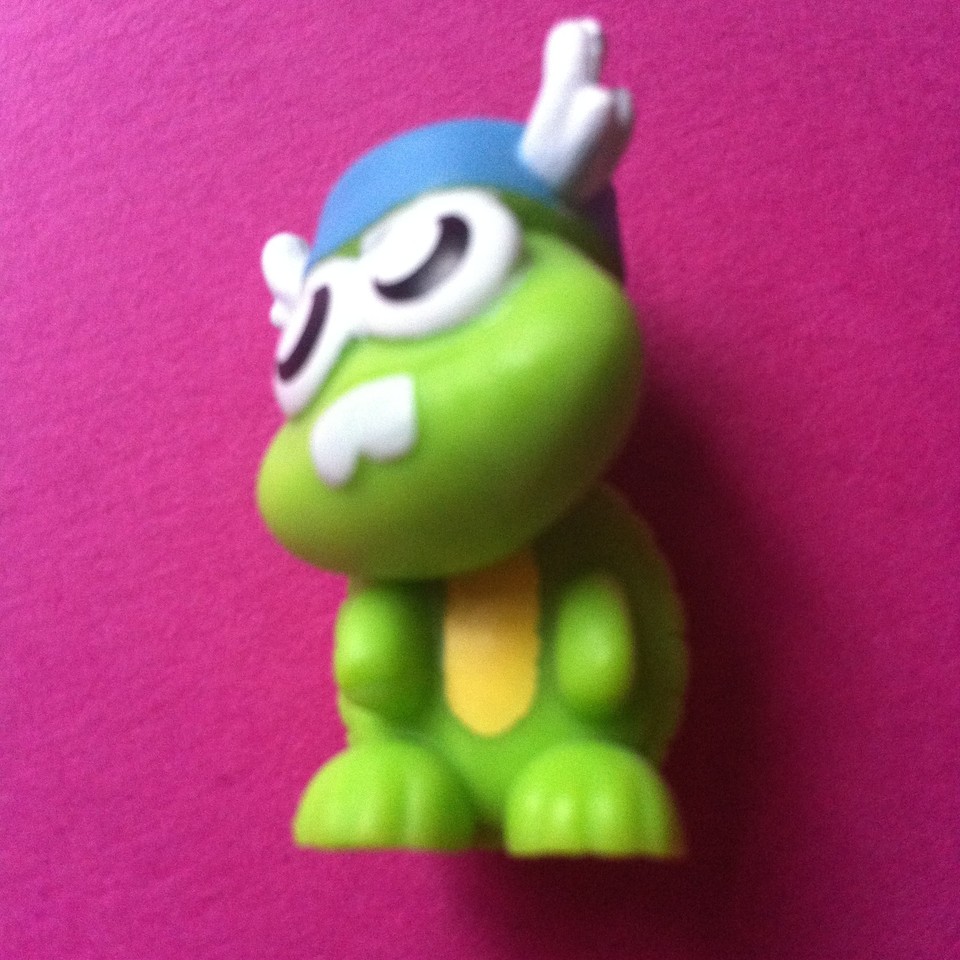 MOSHI MONSTERS Series 1 Choose Ultra Rare Iggy Oddie Ecto Burnie Scamp ...