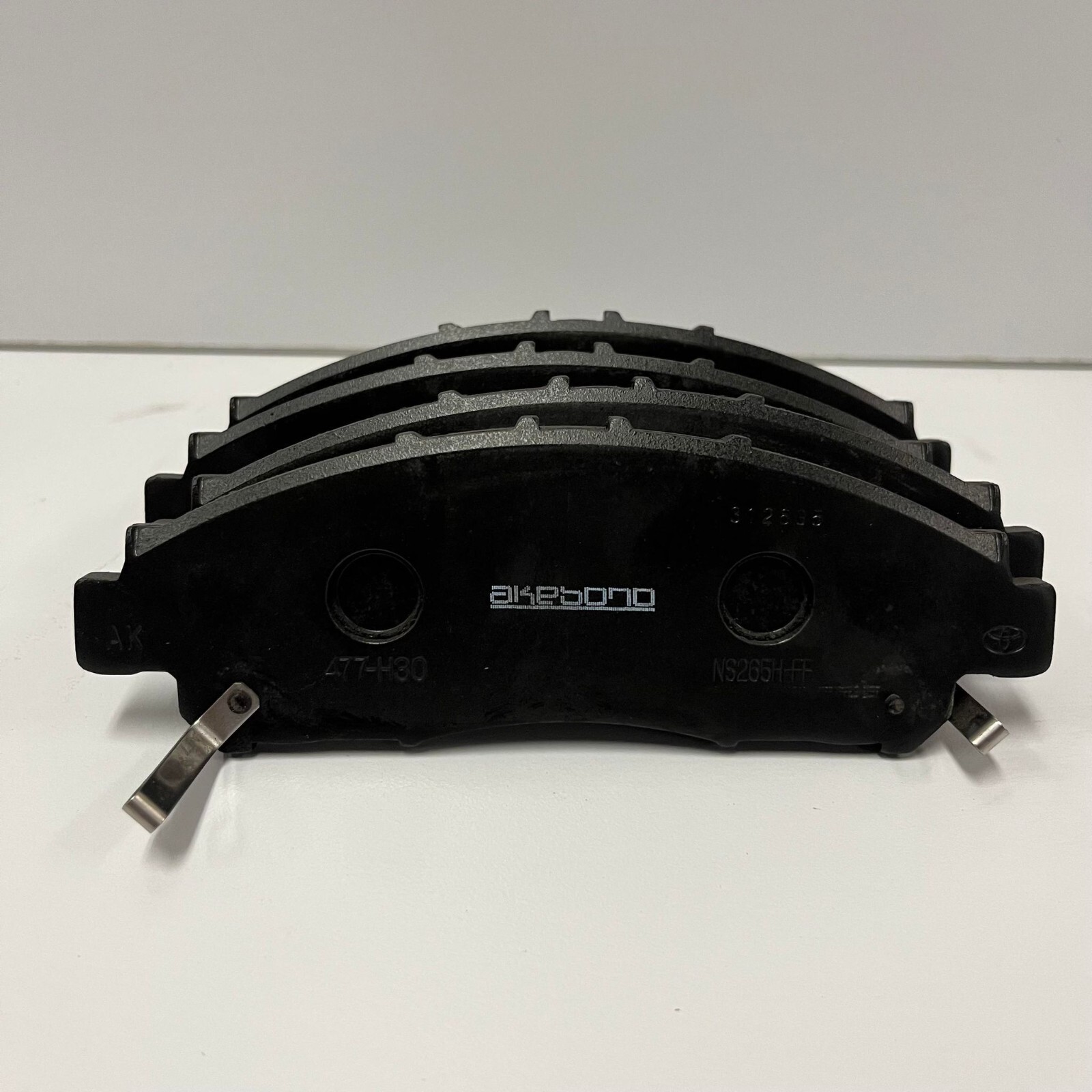 Genuine Toyota Front Brake Pads - HiAce 300 Series 2019-onwards ...