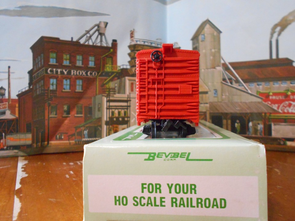 HO Scale Trains Tyco #339 B New Haven 50' Box Car #35688 with Double ...