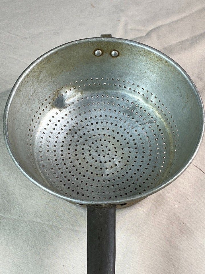 Vintage ALADDIN ALUMINUM Colander w/ Handle - Retro Kitchenware | eBay