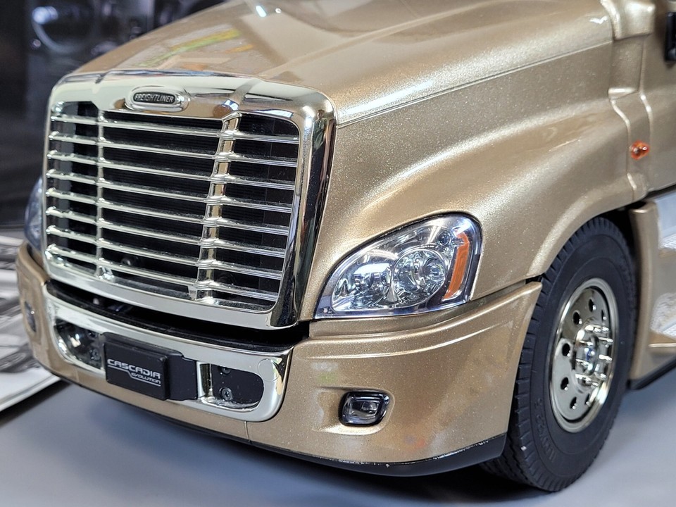 Tamiya 1/14 XB Cascadia Freightliner Truck +MFC-01 Sound LED Unit ...