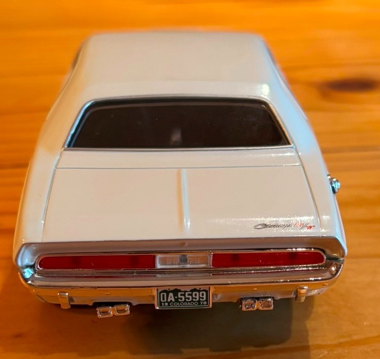 Revell Vanishing Point '70 Dodge Challenger R/T 1:25 White Metal Body ...