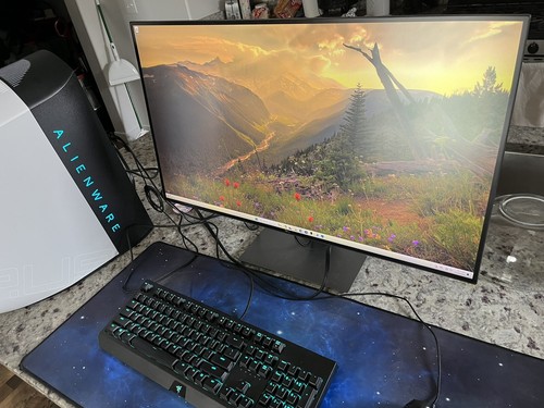 Dell UltraSharp 32-Inch 4K UHD 2160P UCB-C LED Monitor (U3219Q) W ...