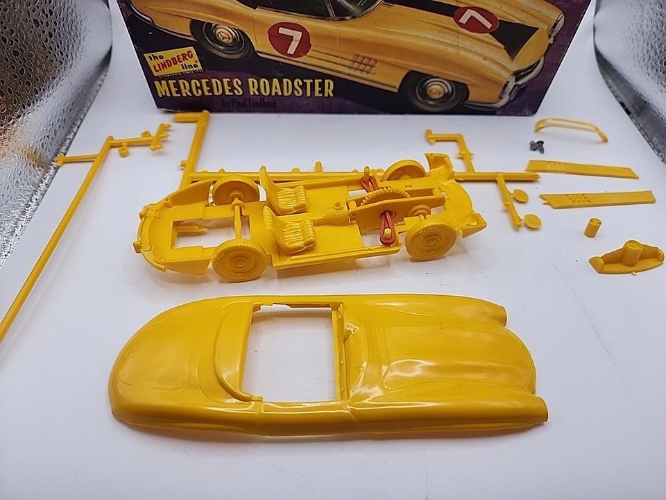 Vintage Used Lindberg Mercedes Roadster 1:32 Scale Model Car Kit | eBay