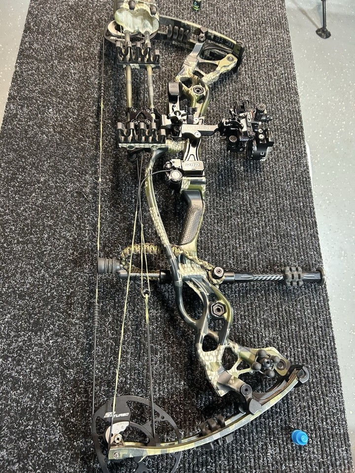 Hoyt RX1 Ultra Carbon Right Handed Compound Bow W/ Accessories - Kuiu ...