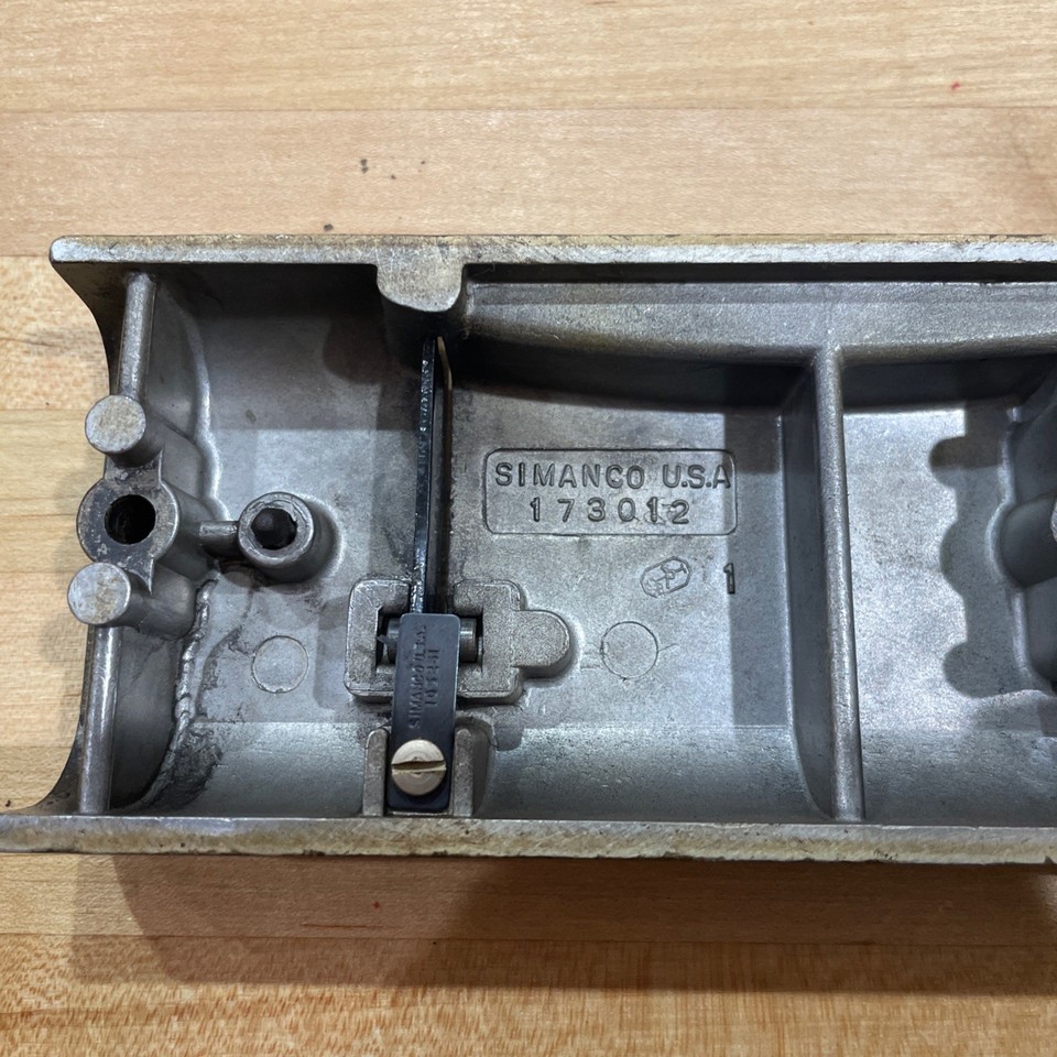 Singer Sewing Machine Replacement Part 319W Black Top Cover & Screws | eBay