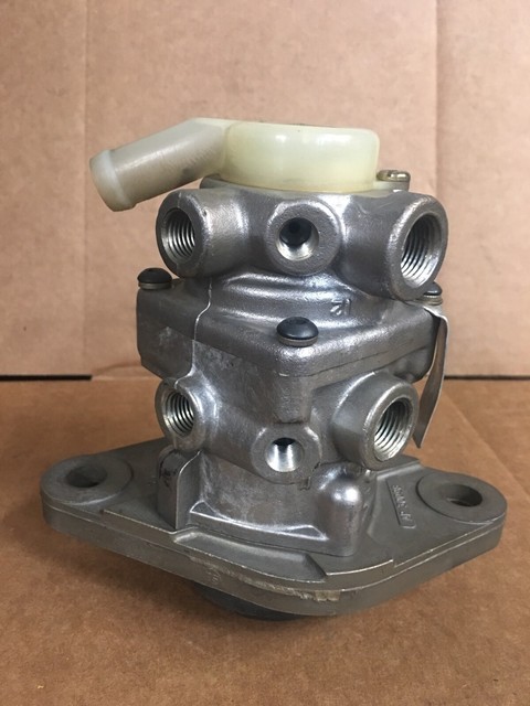 - OEM Ford E6HZ-2A270-B Air Brake Foot Control Valve 1986-1994 CF600 ...