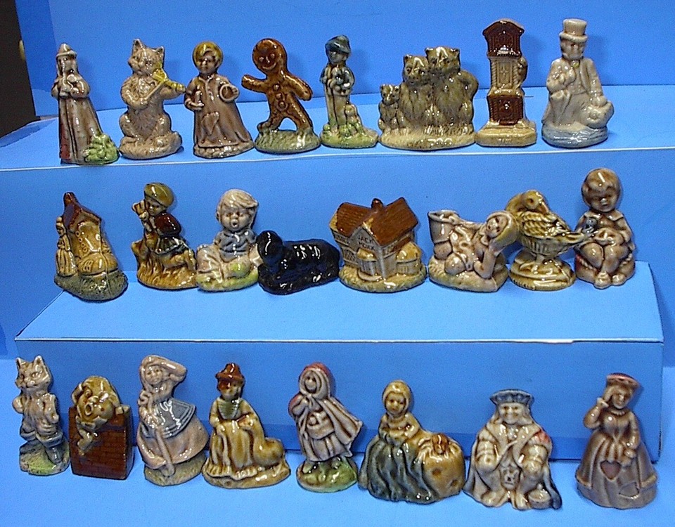 VINTAGE WADE FIGURINES WADES CANADIAN NURSERY RHYMES COMPLETE SET of 24 ...