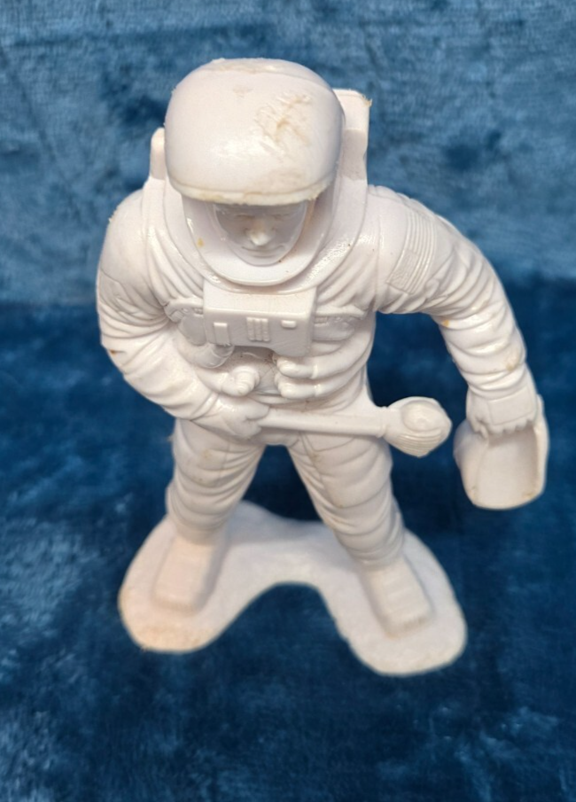 1970's Louis Marx 6" White Plastic NASA Astronaut Figure w/Sample Stick ...