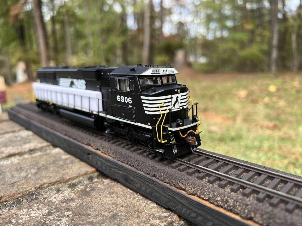 Athearn Genesis HO Scale Norfolk Southern SD60E With ESU Loksound ...