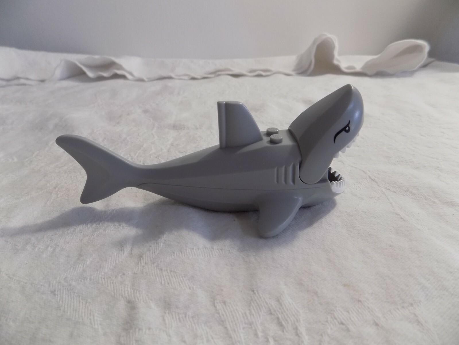 LEGO Great White Shark with Gills and Teeth Minifigure Fits in Mouth ...