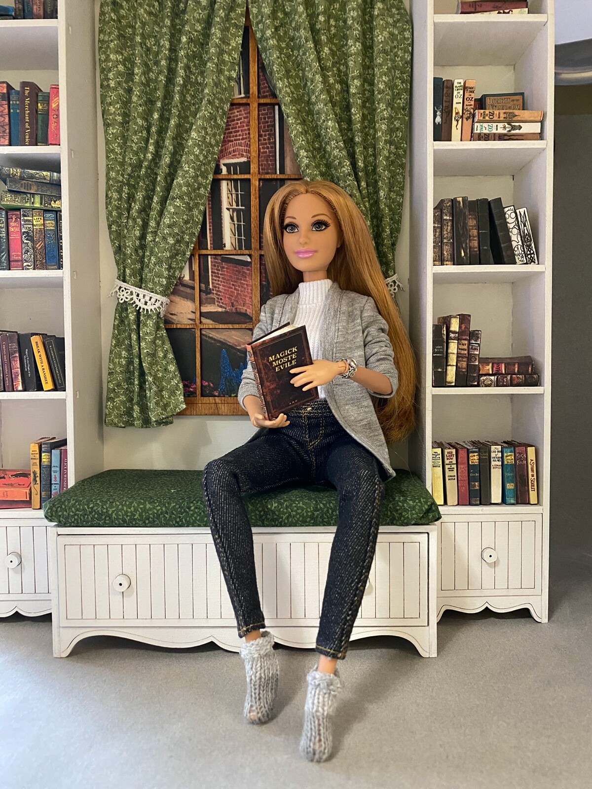 1:6 Scale MAGICK MOSTE EVILE Illustrated Readable Spell Book Harry Potter | eBay