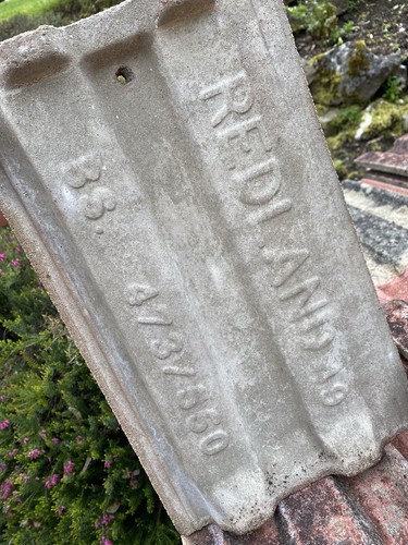 Redland 49 roof tiles. Individually cleaned of moss. Quantity around ...