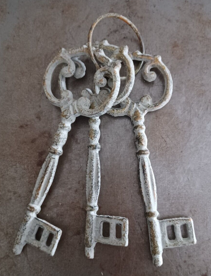 3 Large Decorative Metal Farmhouse Keys On A Ring | eBay