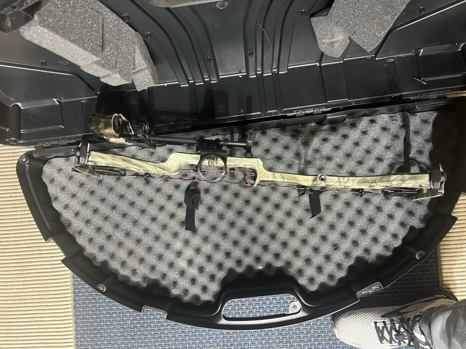 Bowtech Assassin LEFT HAND Compound Bow 70lb Pull 29” Draw | eBay