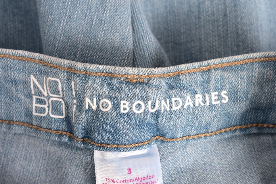 Women's NOBO No Boundaries Juniors' High Rise Mom Jeans SIZE 3 Light ...