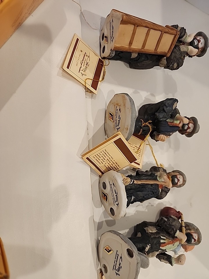 Emmett Kelly Jr Flambro COLLECTION Figurine Sweeping Clown 1002,1001 ...