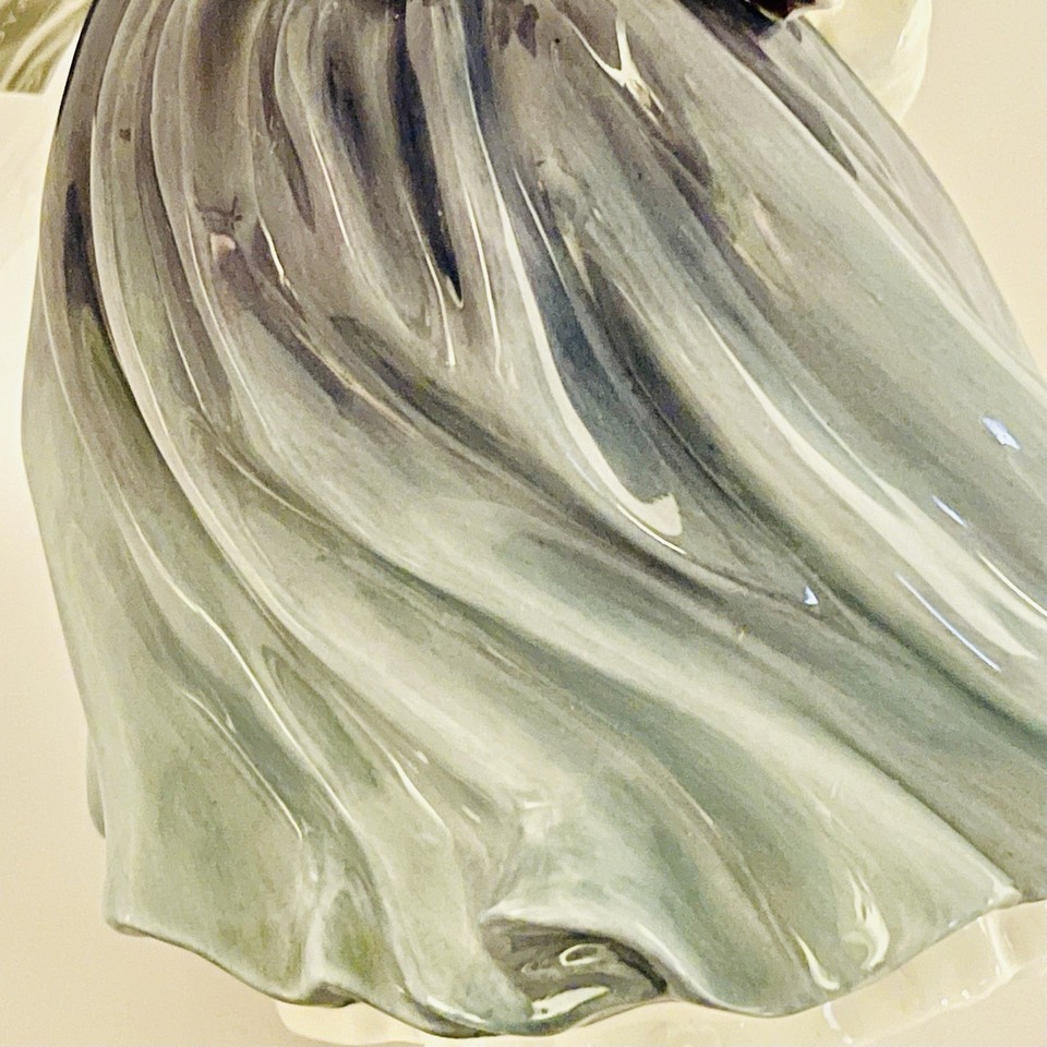 Royal Doulton Pretty Ladies Elizabeth Collectable 7 Inch Figure HN 4830 ...