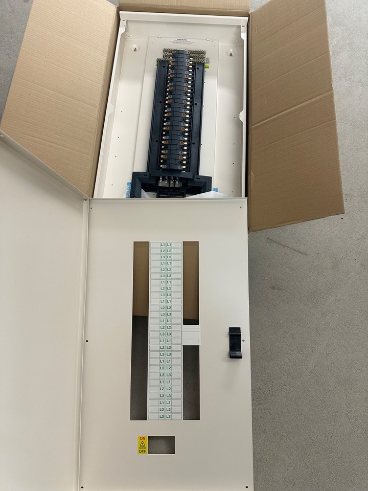 SEA9BN18 18 way TP&N metal distribution board ACTI 9 ISOBAR Schneider ...