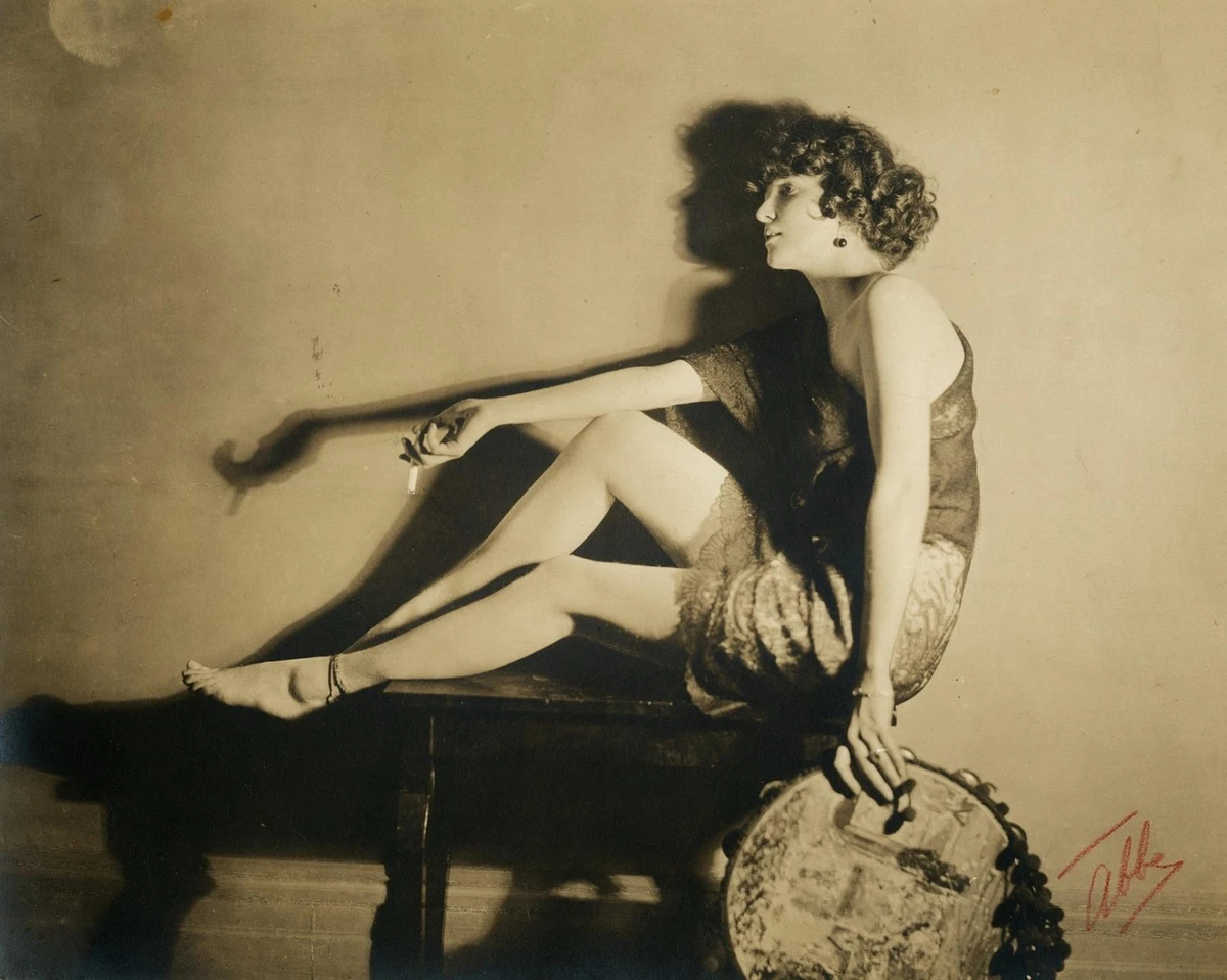 Flapper Smoking Art