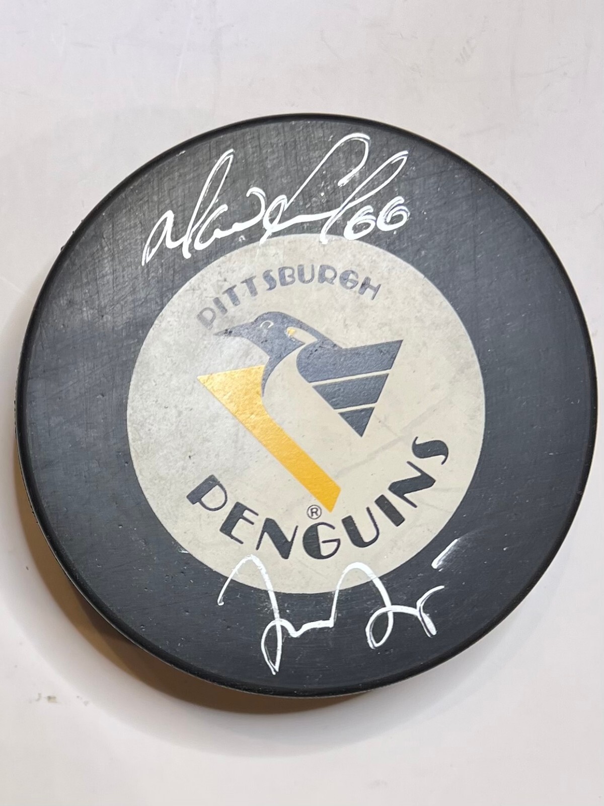 Signed Official NHL Pittsburgh Penguin Hockey Puck Mario Lemieux ...