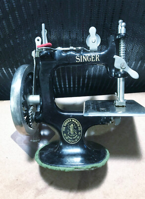 Sewing Machines - Mini Singer Sewing Machine