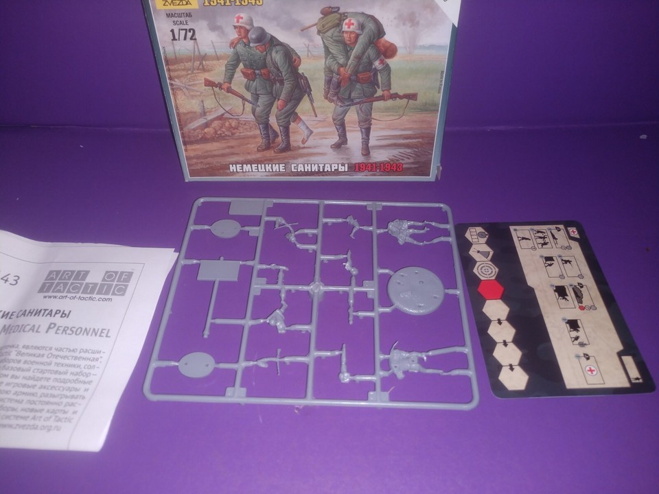 Zvezda WWII German Medical Personnel 1941-1943-1/72 Scale-SNAP FIT Open ...