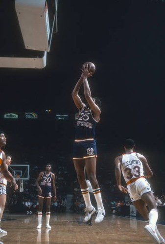 Bill Cartwright of the New York Knicks 1980's Basketball photo 16 | eBay