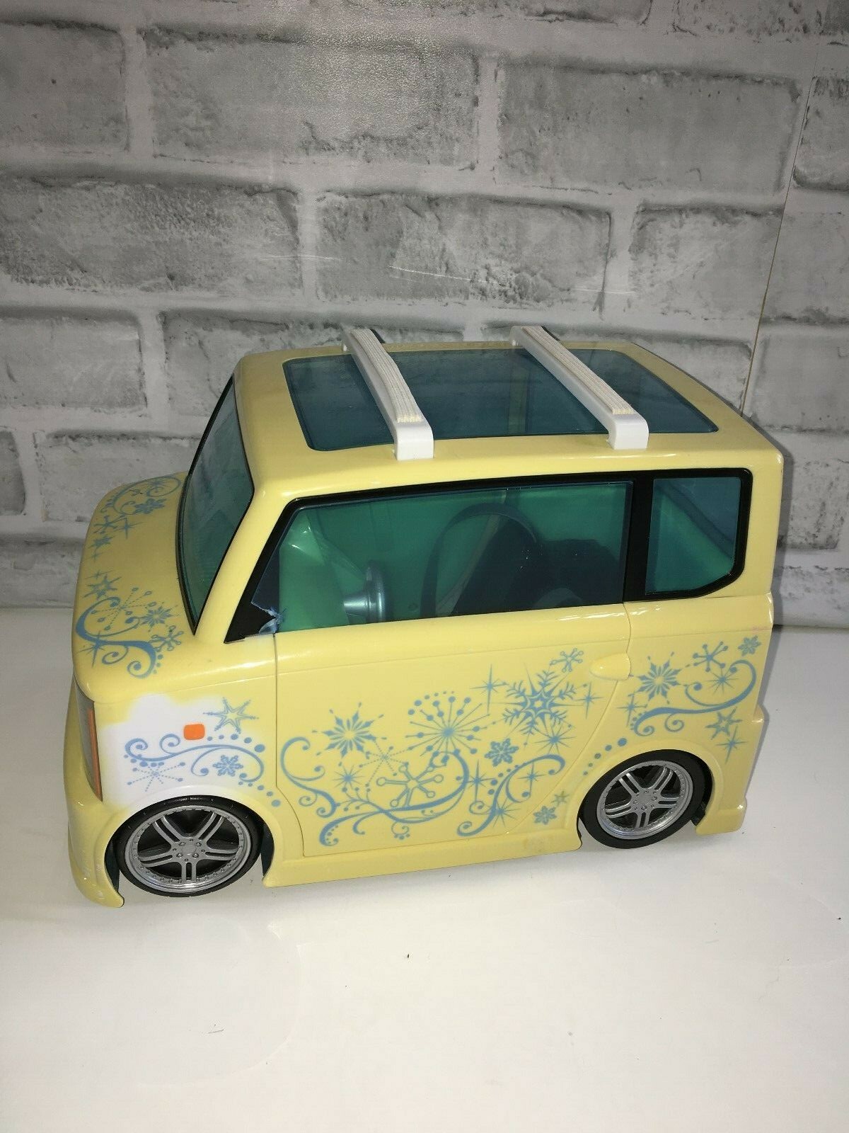 RARE MOXIE GIRLZ SNOW CAR W/ REMOTE CONTROL SNOW MOBILE MAGIC SNOW RC ...