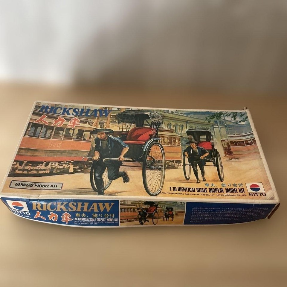 A rickshaw model with a retro Showa feel. Rare vintage item for display ...