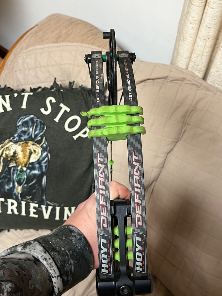 Black Hoyt Defiant compound bow 60lb draw weight, | eBay