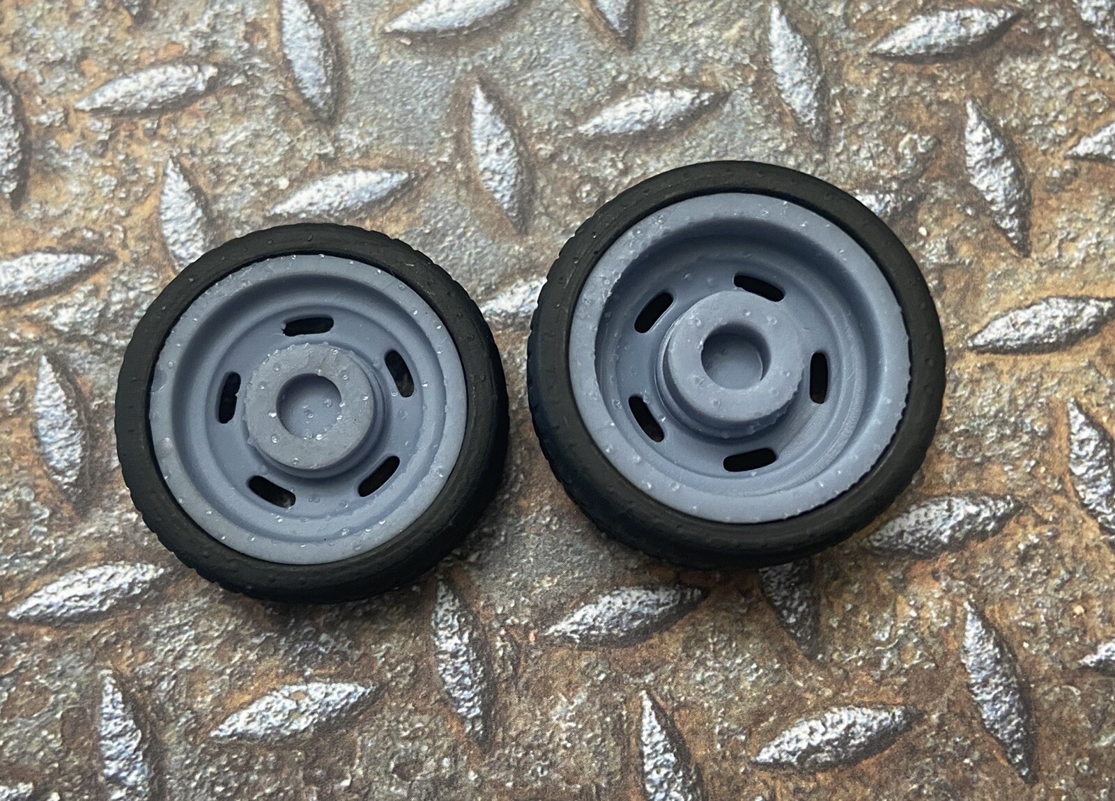 Resin 1/24: 21/20 Scale Inch Chevy Rally Wheels With Wide Rear Tires. 1 ...