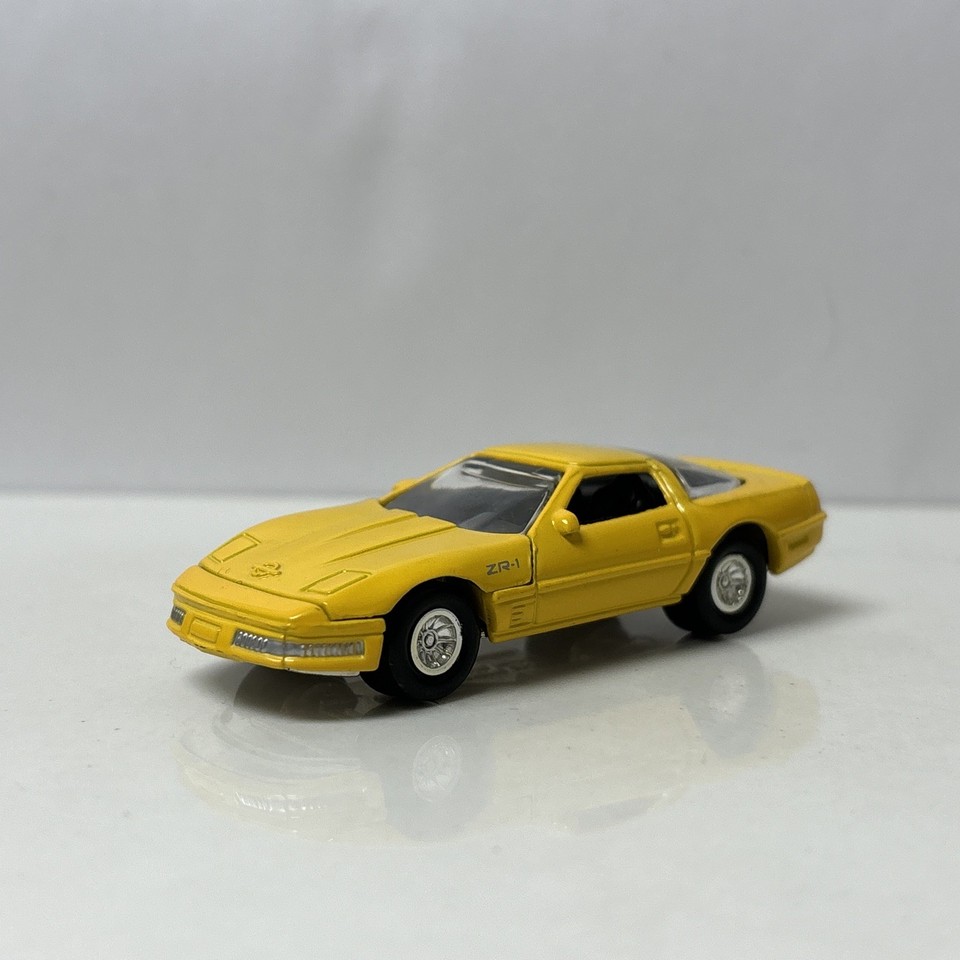 1995 95 Chevy Corvette C4 ZR1 Collectible 1/64 Scale Diecast Diorama ...