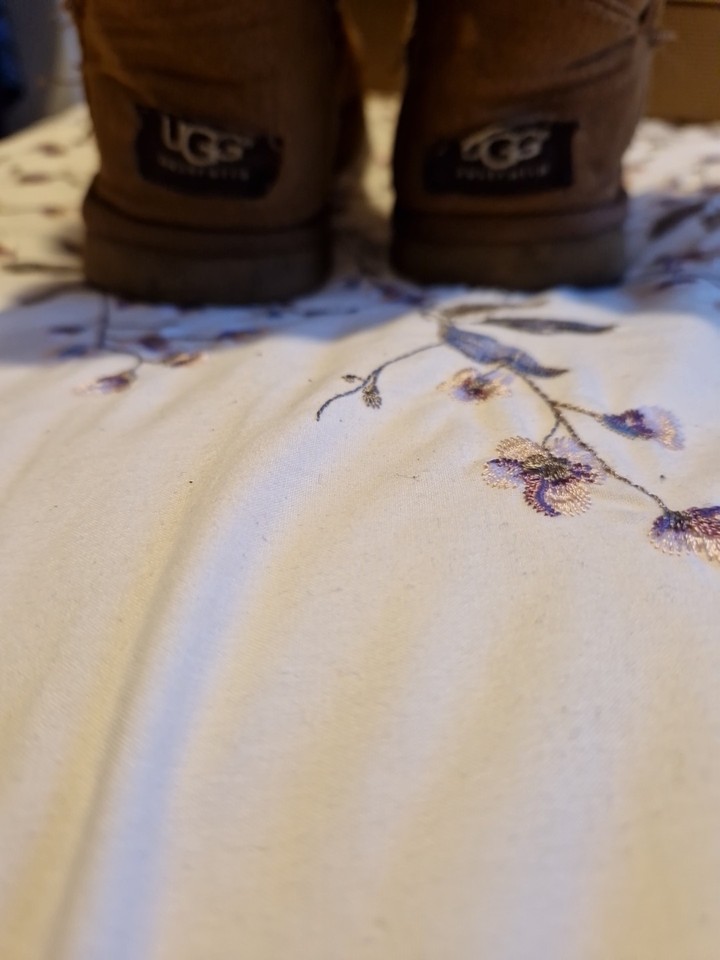 UGG, Short Leather And Sheep Skin Boots, Brown, Size 5. Bailey Button ...