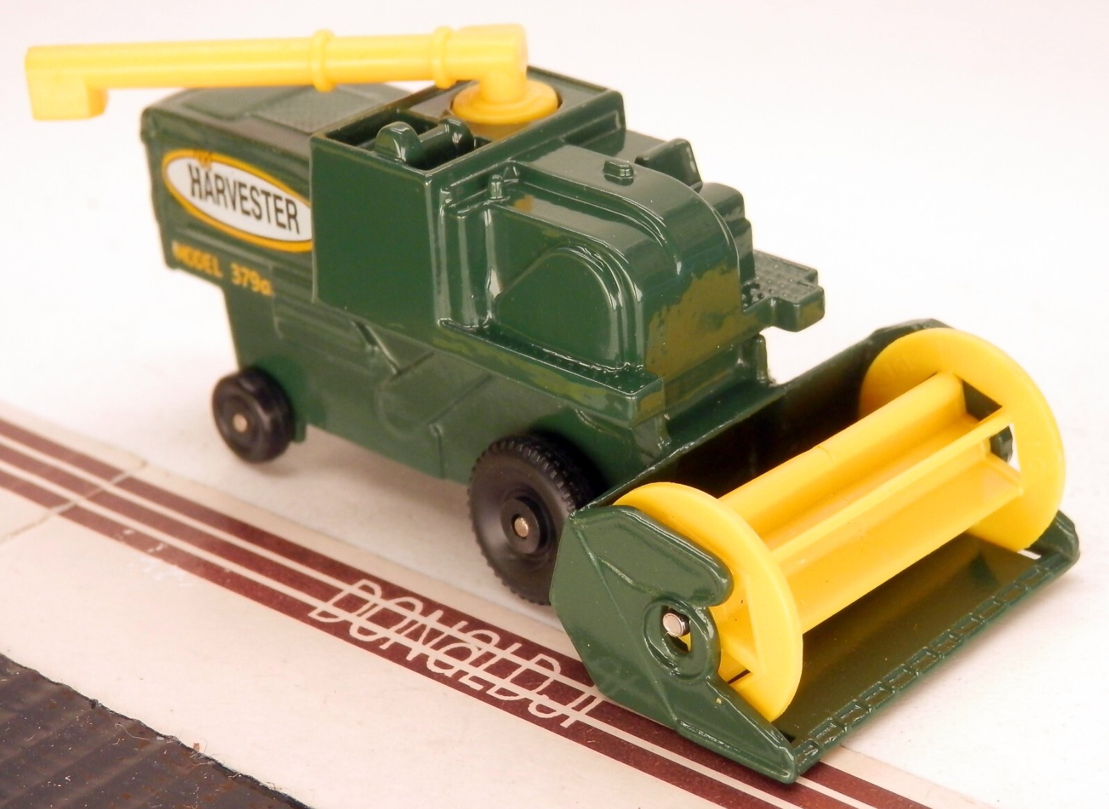 Matchbox Combine Harvester Dark Green & Yellow Farm Implement 1/64 ...