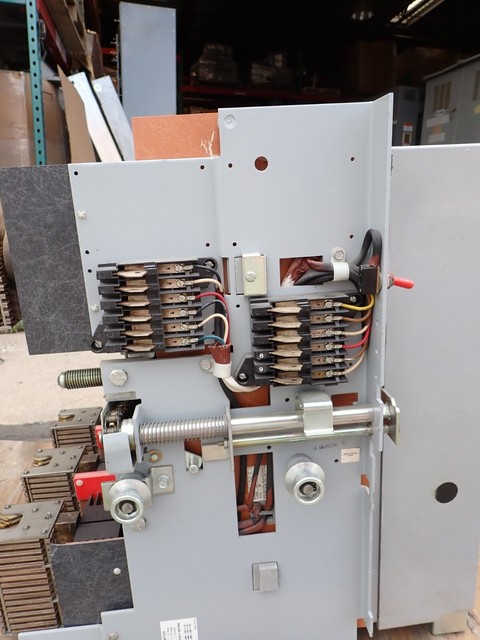 GE TC4040SSZE1 TC4040SS 4000 amp Draw Out Breaker RMS9 LSIG Programmer ...