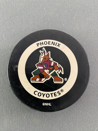 YEAR-2000 RARE PHOENIX COYOTES OFFICIAL GAME PUCK NHL BETTMAN INGLASCO ...